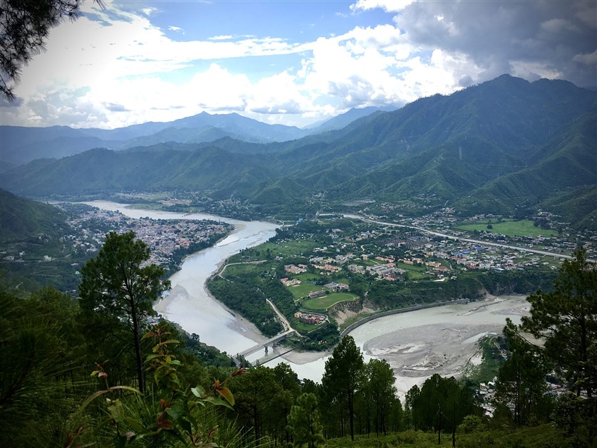 बरसात के मौसम में पौड़ी और खिर्सू के रास्ते की तस्वीरें - Kafal Tree